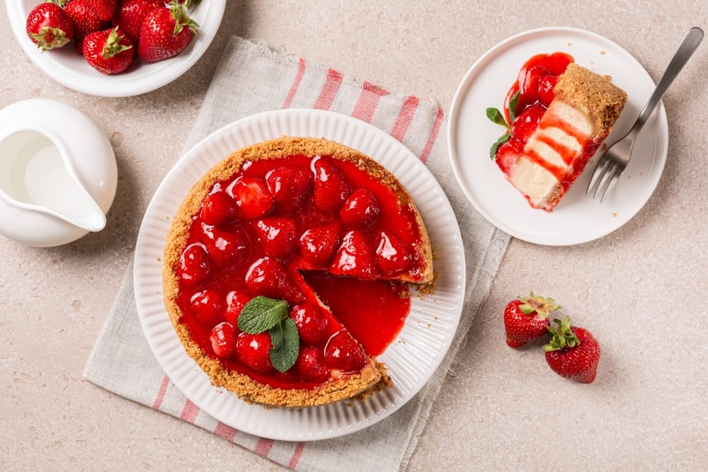 Идеальный чизкейк: десерт, который держит форму даже в жару